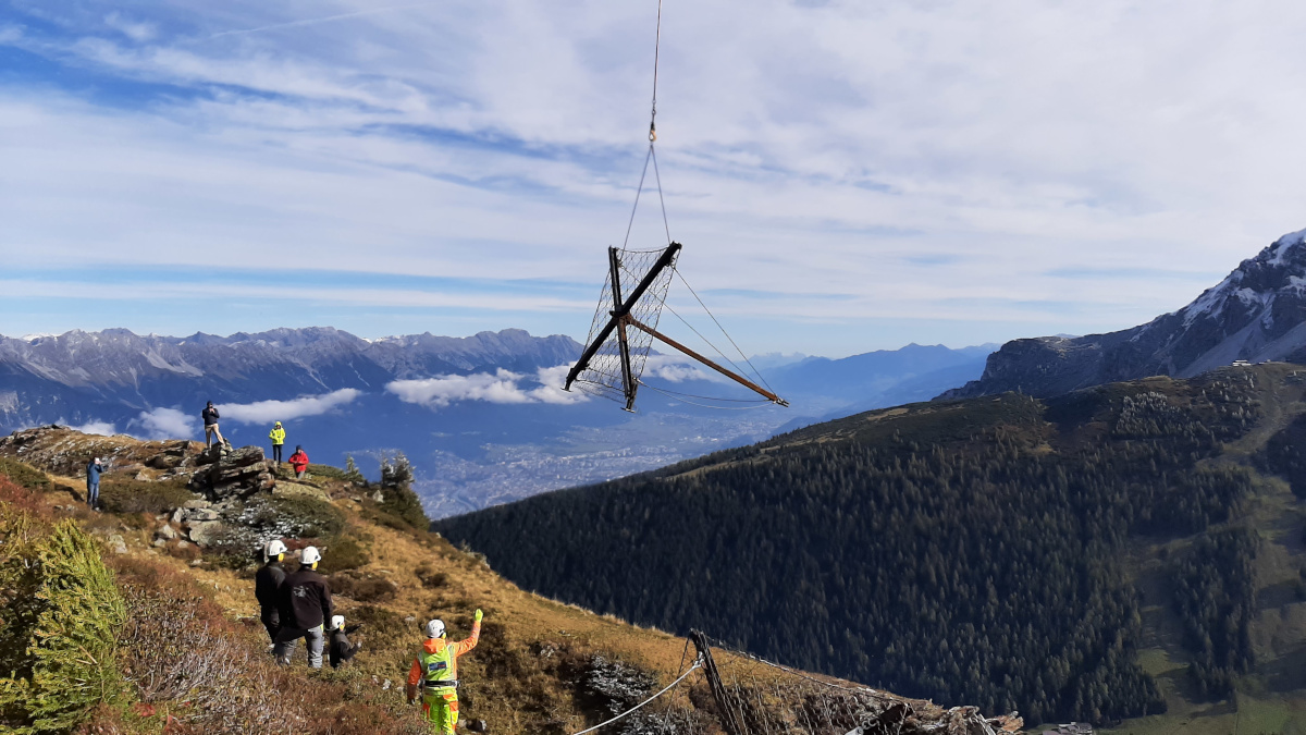 Innovation in avalanche protection: umbrella nets for snowpack ...